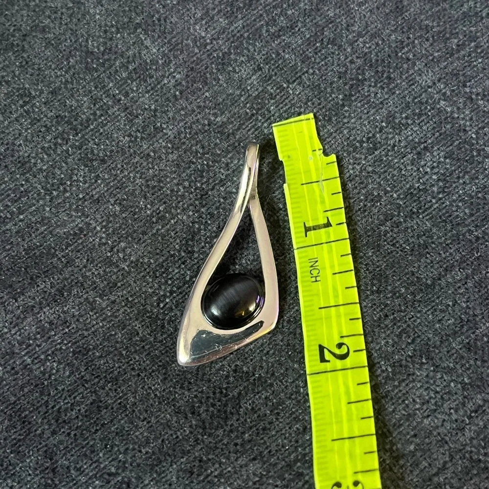Lia Sophia | Jewelry | Silver Pendant With Black Stone | Poshmark